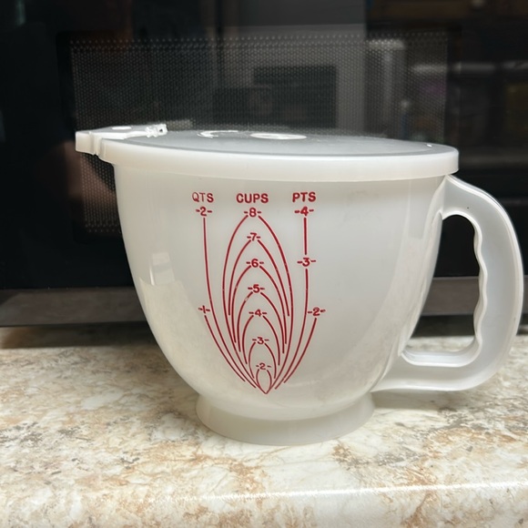 Tupperware | Kitchen | Vintage Tupperware Mix And Store Measuring Cup ...